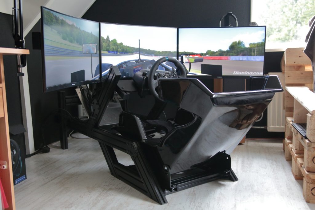 ER-F1 Triple monitor setup – Sim Racing Seats